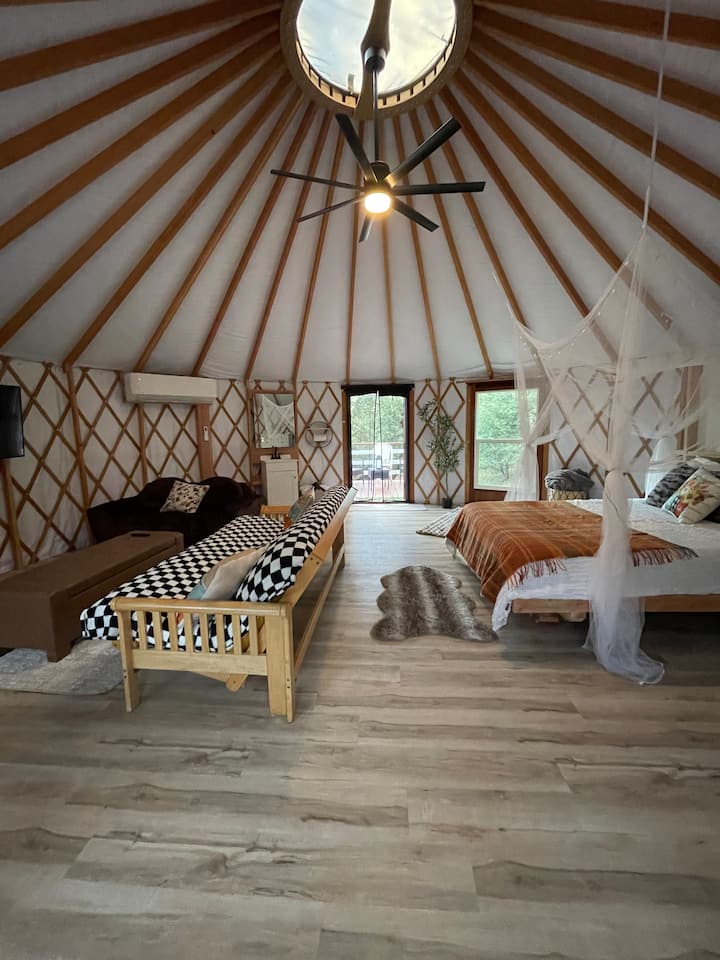 Colfax Yurt Glamping: Pool, Sauna & Hot Tub! - Rollins Lake, Grass Valley
