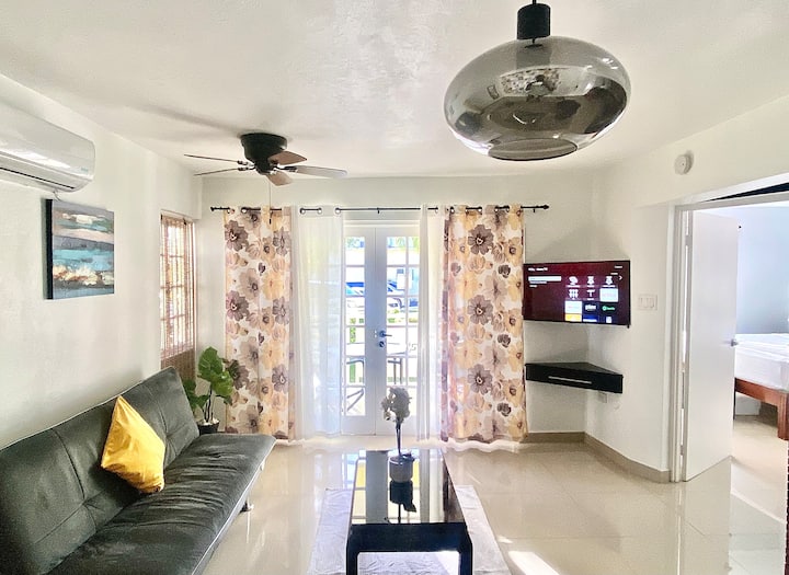 New! Modern Suite/king Bed/pool/kitchen/security - Ocho Ríos