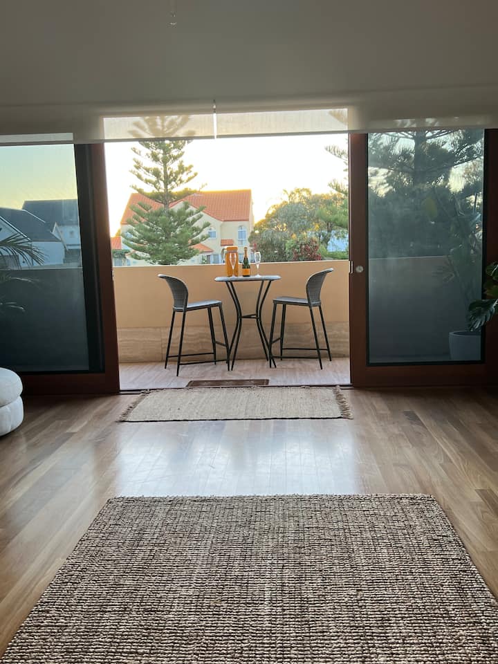 Broome St Tropical Paradise - Steps From The Beach - 科茨洛