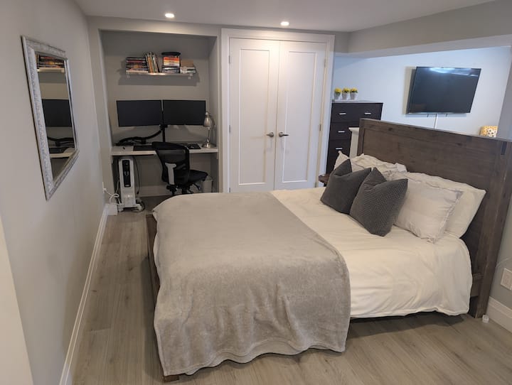 Wfh @ Carnegie Home - Clean, Modern, Private Apt. - Ottawa