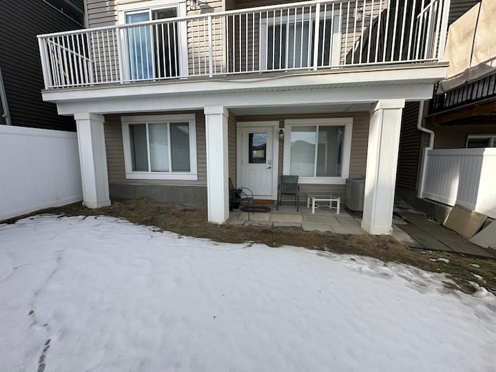 Comfy Comfort Guest ( Walkout Basement Suite) - Calgary