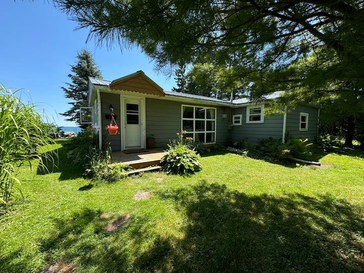 Crooked Cottage By Lake Ontario - Presqu'ile Provincial Park