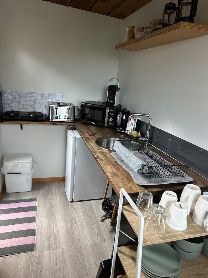"Tuis Nest" Central Studio With Mt Karioi Views - Raglan