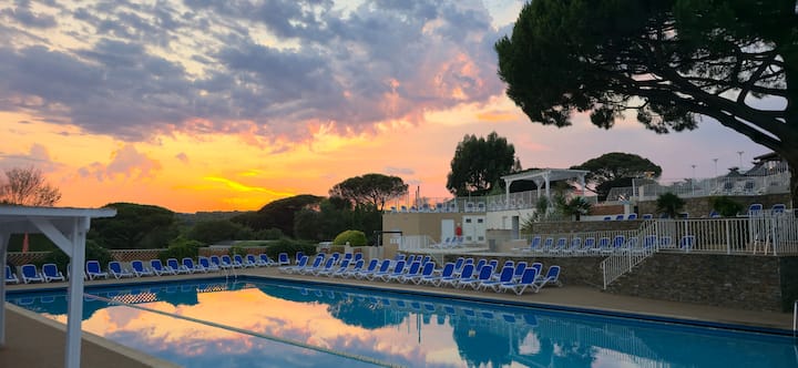 Bungalow à Louer Dans Un Camping 4 éToiles . - Gassin