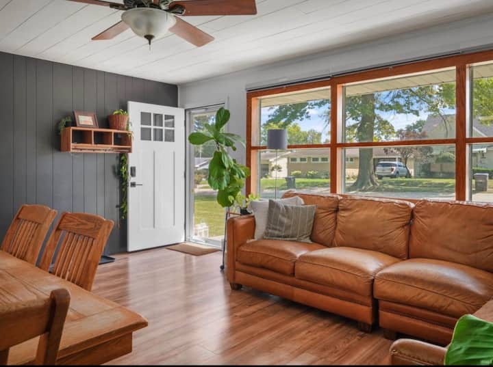 Beautiful Mid Century Home (Close To Downtown) - Fort Wayne, IN