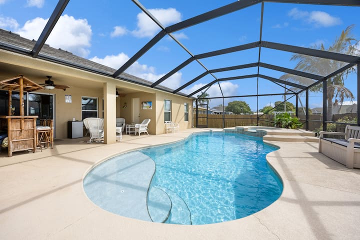 Coastal Comforts With Heated Saltwater Pool - Port St. Lucie, FL