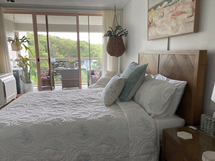 Studio Has Lagoon Views At Pacific Bay Resort - Moonee Beach