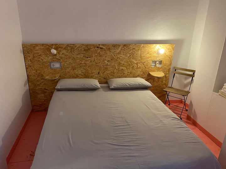 Habitación Pequeña 10 M2 Barrio Malasaña - Madrid