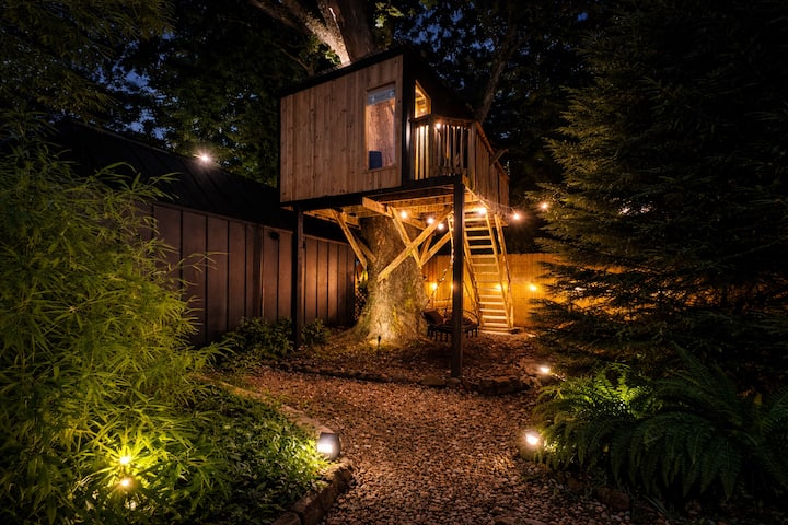 Magical Treehouse + Romantic Hot Tub + Tiny Home - Atlanta, GA