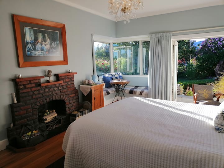 Beautiful Bedroom At Grassmere Homestead. - Richmond