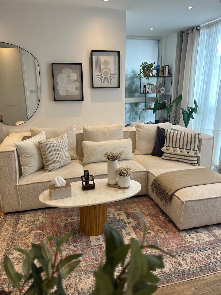 Stunning Penthouse Apartment With Parking - Harrow