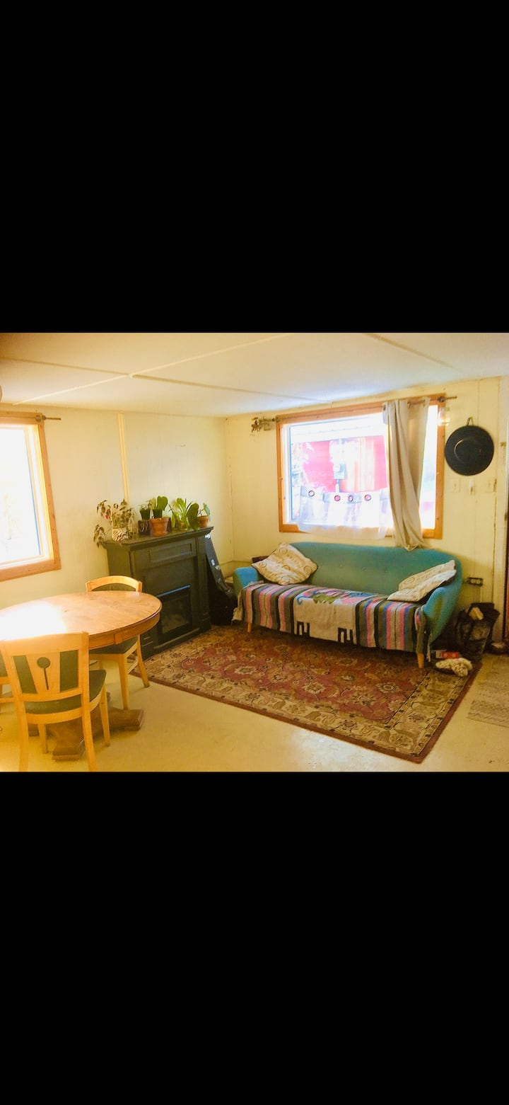 Cozy Downtown Cabin - Whitehorse