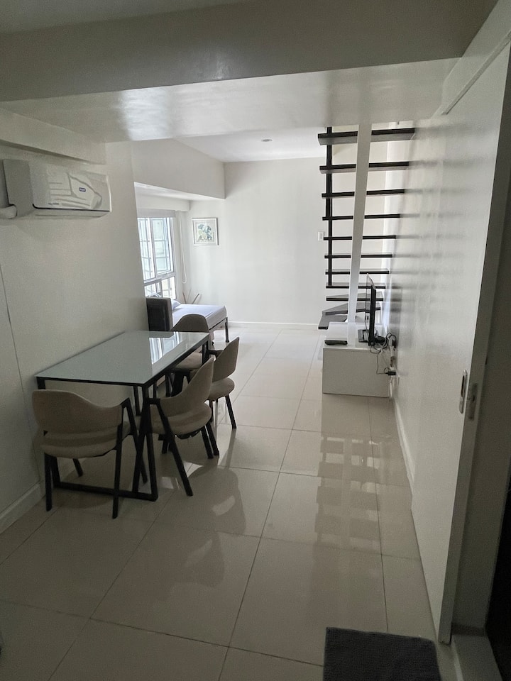 Bgc - 2 Bedroom 2 Bathroom Condo W/ Netflix - Taguig
