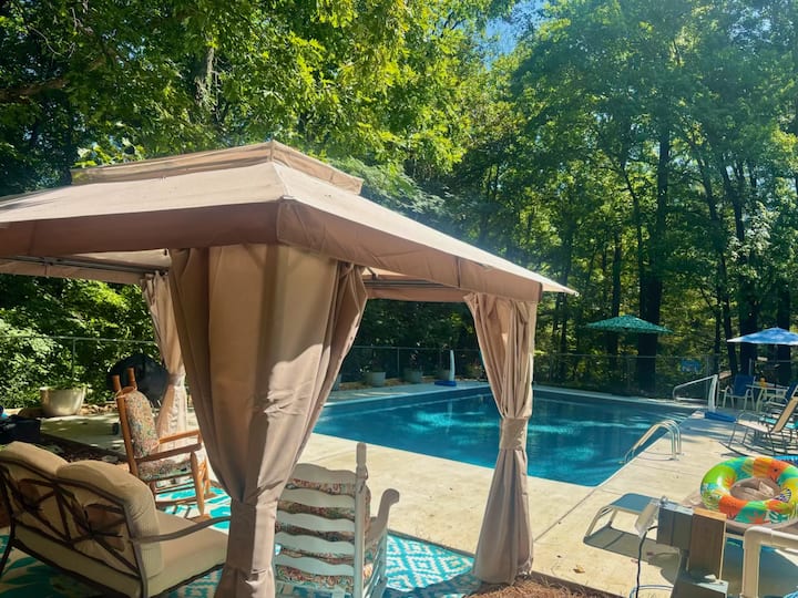 Wooded Writer's Retreat With Pool - Lookout Mountain, GA