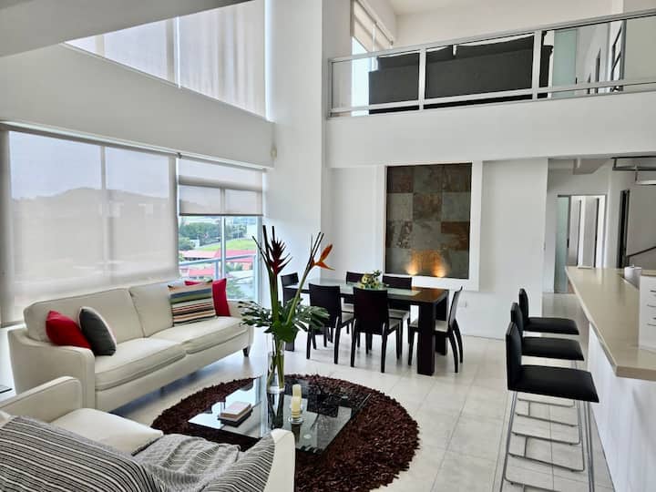 Exclusivo Penthouse Con Excelente Ubicación - San José