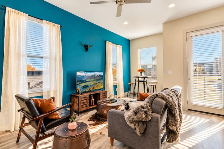 Corporate Condo | Queen Bed | W 7th | 30+ Days - Como - Fort Worth