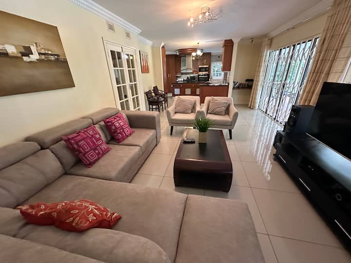 Spacious 4br Home | Pool & Balconies | Krantzkloof - Kloof