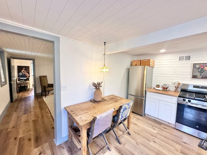 New Renovated Private Unit Walk 2 Marietta Square - Kennesaw, GA