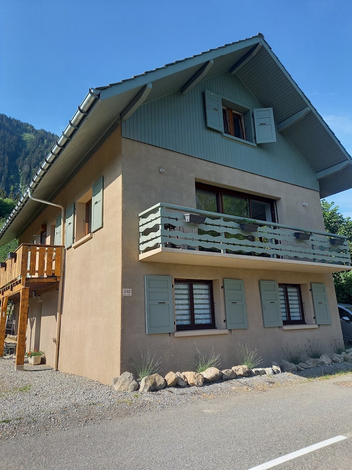 Séjournez Entre Lac Et Montagne, Frontière Suisse - Saint-Gingolph, Suisse