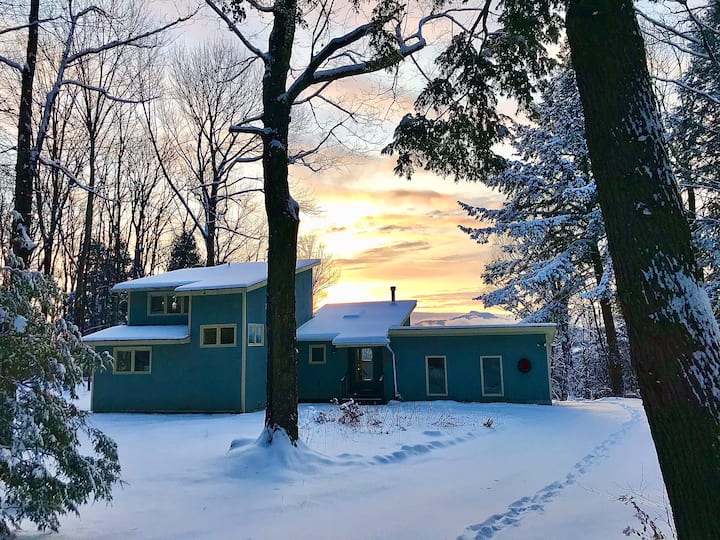 Stunning Views Near Stowe / Private Mountain Home - Waterbury Village Historic District