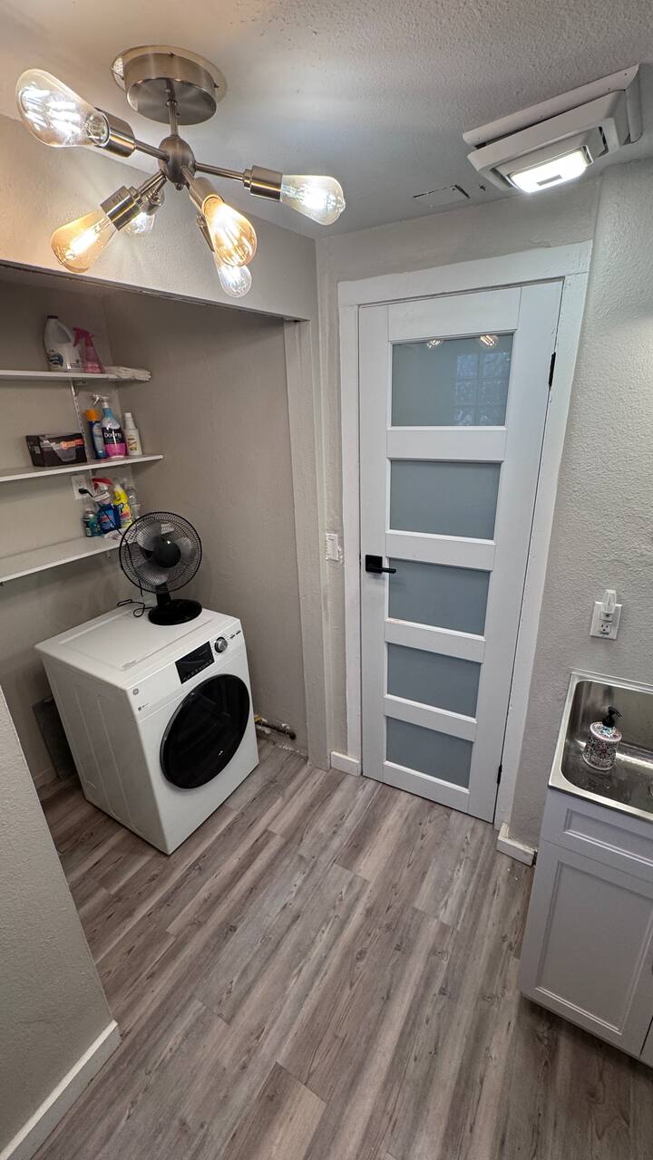Nob Hill Area Casita W/gated Lit Courtyard Pets Ok - Albuquerque, NM
