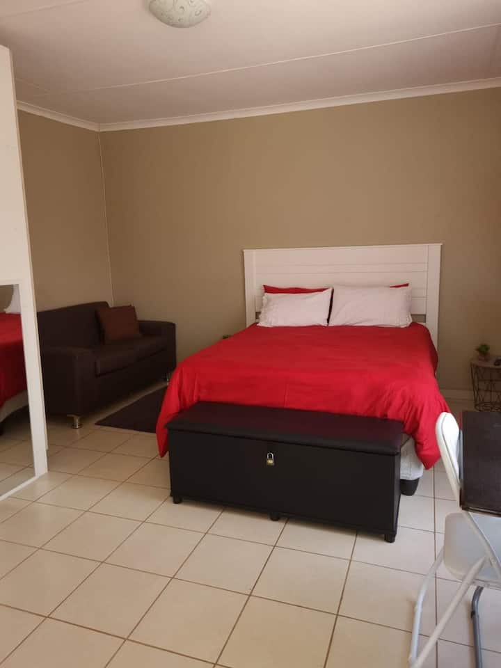 Bachelor Suite 1 In Florapark - Polokwane