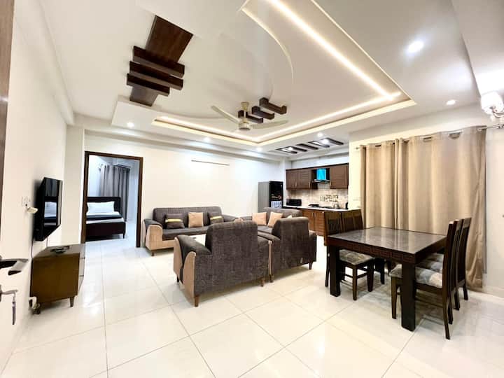 8 Bedrooms Apartments | Lounge+kitchen | Hillsview - Islamabad
