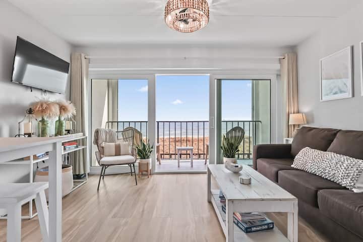 Best Location! Beachfront-boardwalk-pool-balcony - Carolina Beach, NC