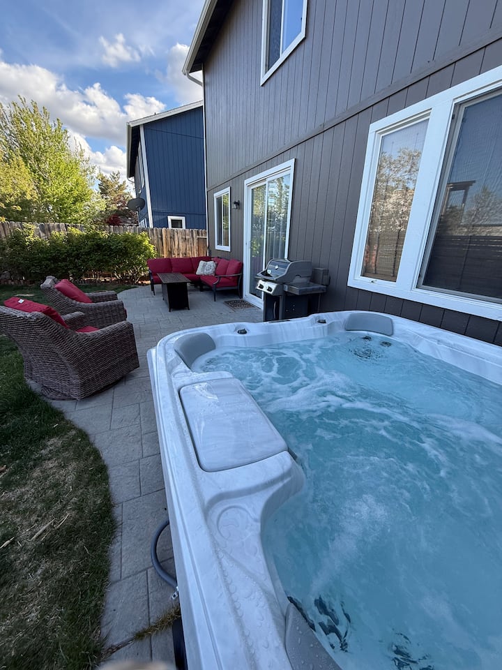 Family Retreat: 3 Kings, Hot Tub, Pets Welcome! - Reno
