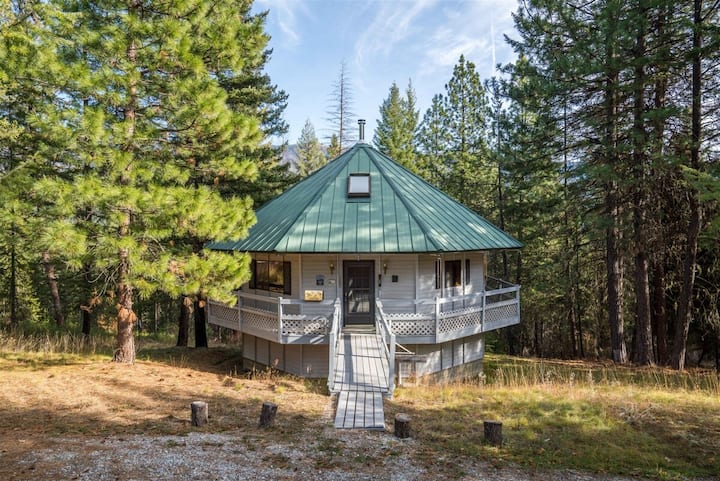 The Octagon House - Fun Design In Nature - Lake Wenatchee State Park, Leavenworth