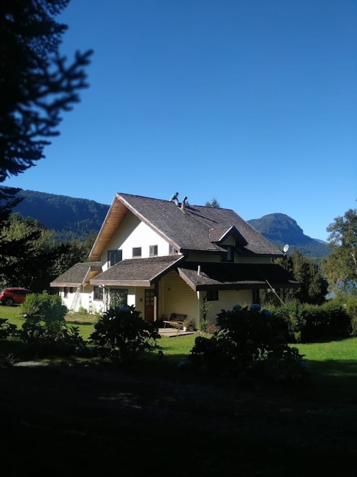 Spacious Villarrica's Lakefront Home - Villarrica