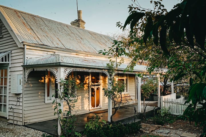 19th Cent. Cottage With Garden & Wifi - Beechworth