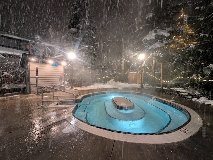 5* Superhost W/brand New Hot Tub & Free Parking! - Whistler