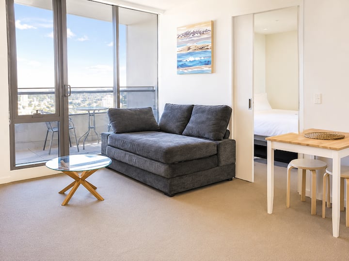 High Floor South Yarra Stay With Balcony And Pool - Melbourne