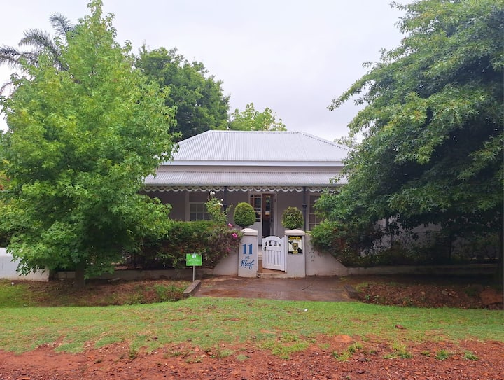 Charming Rose Cottage - Greyton