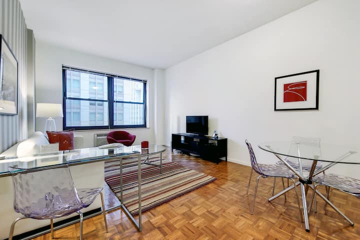 Beautiful 1 Bedroom Near Grove Street Path Plaza - North Bergen, NJ