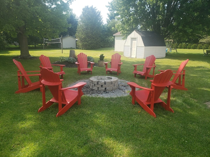 Cozy Lake Retreat For Families & Groups - Grand Bend