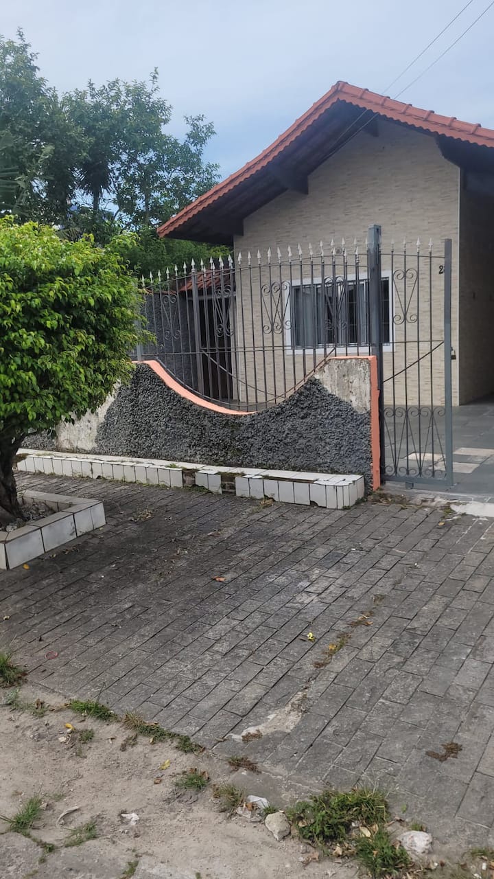 Casa Ampla Praia Grande Sp - 1 Min Da Praia - Praia Grande