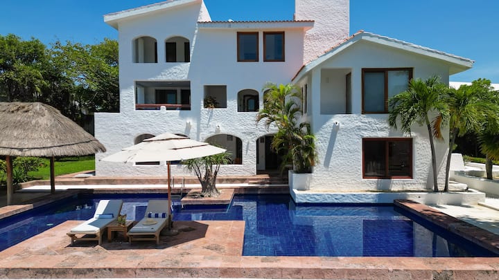 Casa Los Aluxes – Lagoonfront Villa W/ Chef & Pool - Cancún