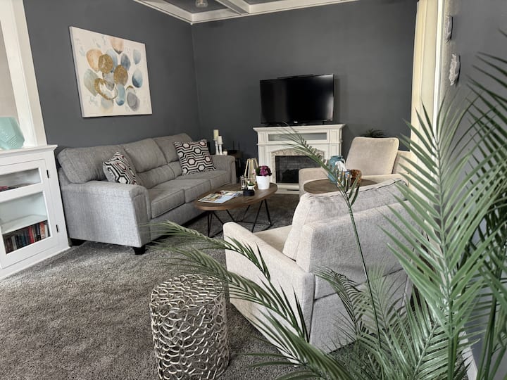 Luxury Living At Bargain Price. Garage Parking. - North Dakota