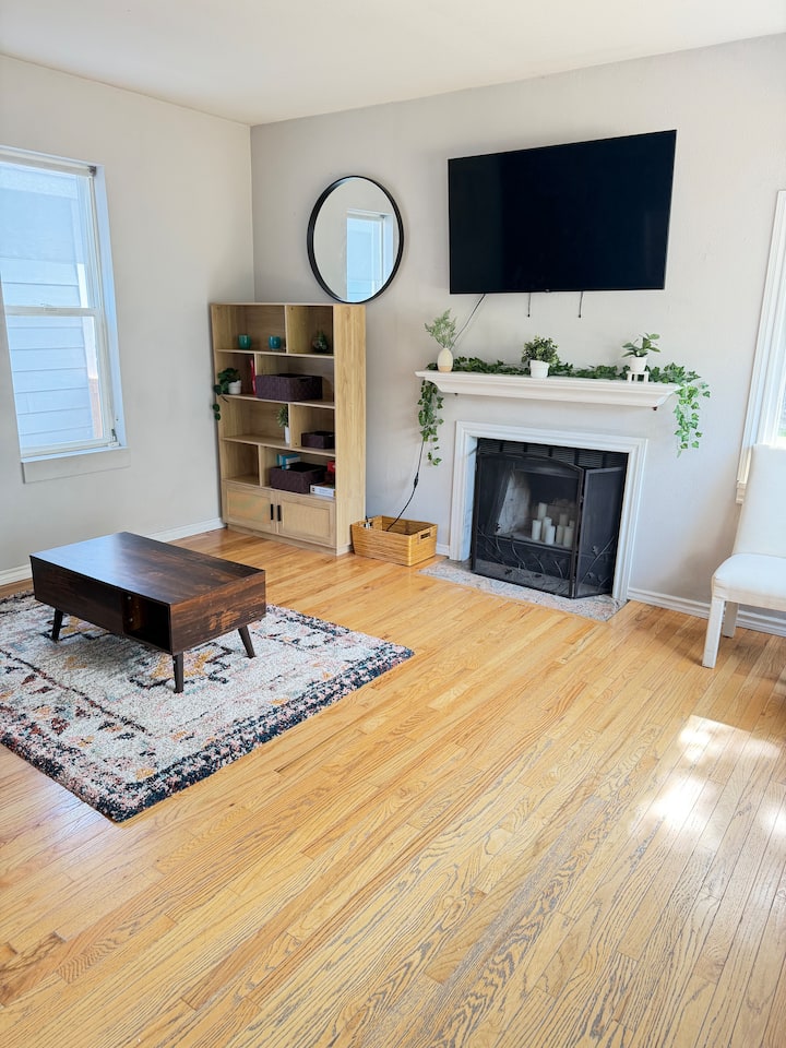 Charming S. Seattle Retreat For Families & Groups - Seattle, WA