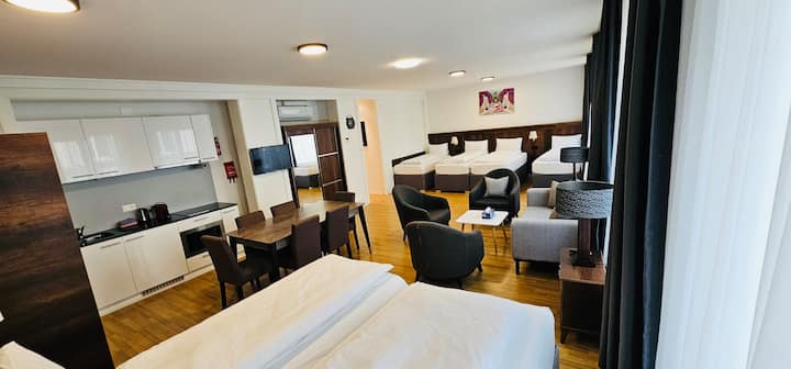 Familienzimmer Mit Eigenem Bad Und Küche - Bern