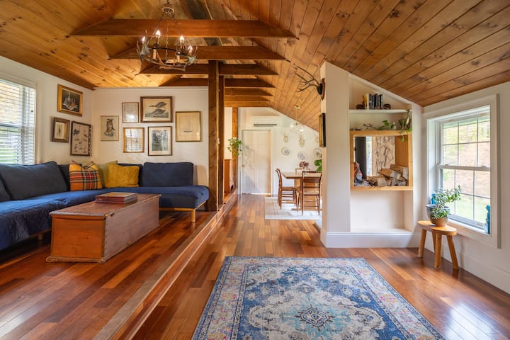 Design Lover’s Blue Cabin - Hudson Valley, NY