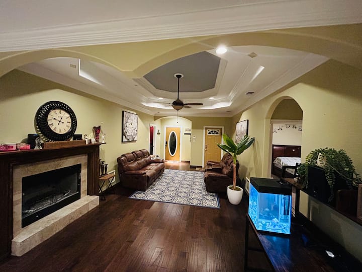 Nearby Is Dfw Airport, Downtown, Cowboy Stadium - Grand Prairie, TX