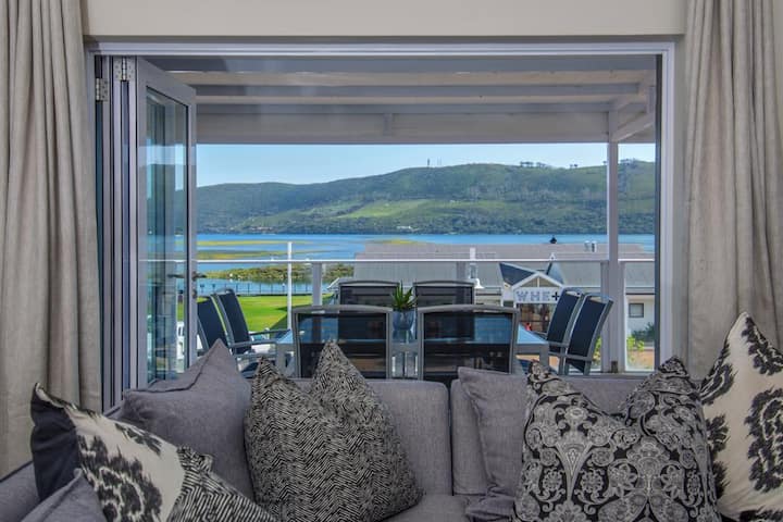 Chic Thesen Penthouse With Views. Walk To Eat/shop - Knysna