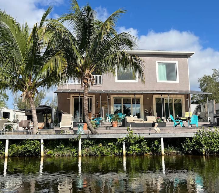 Lakefront Retreat • Deck & Kayaks Near Beaches - Naples, FL