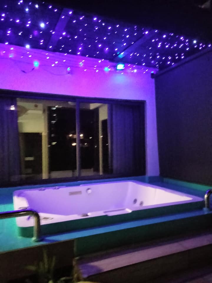 Imperio Private Hot Spring Jacuzzi按摩椅、儿童滑梯、ps5、烧烤炉 - Malacca