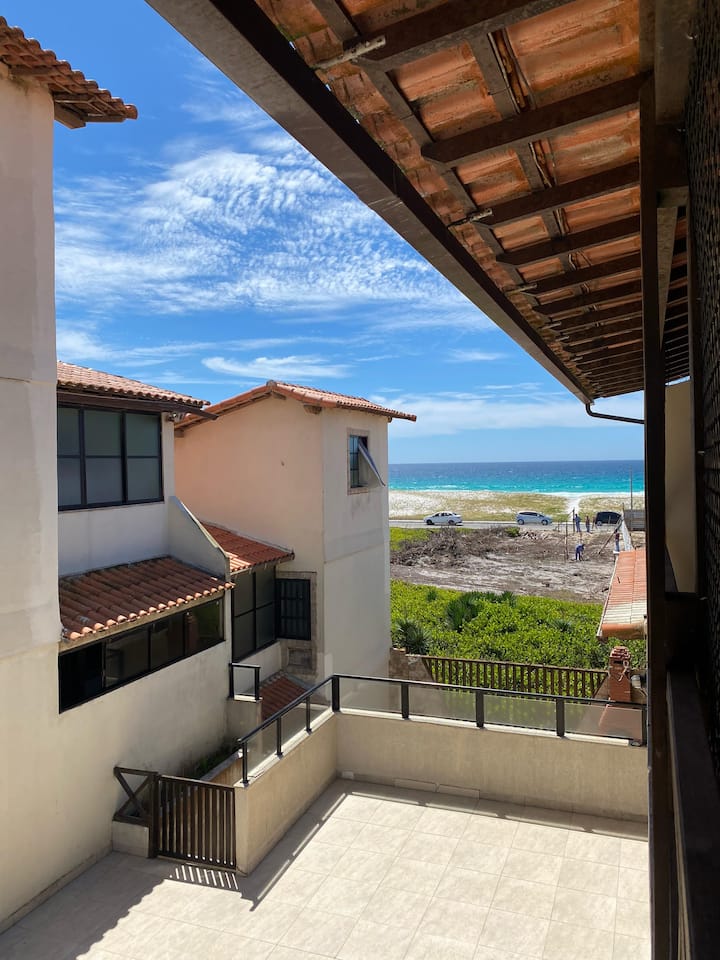 Casa Na Areia Da Praia Em Condomínio Fechado - Cabo Frio