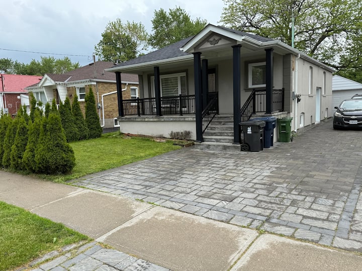Chic & Spacious 3br Home Near Dvp & 401 - Toronto