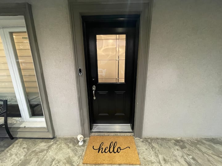 Cozy & Classy 3br Home Near Dvp & 401 - Toronto, ON